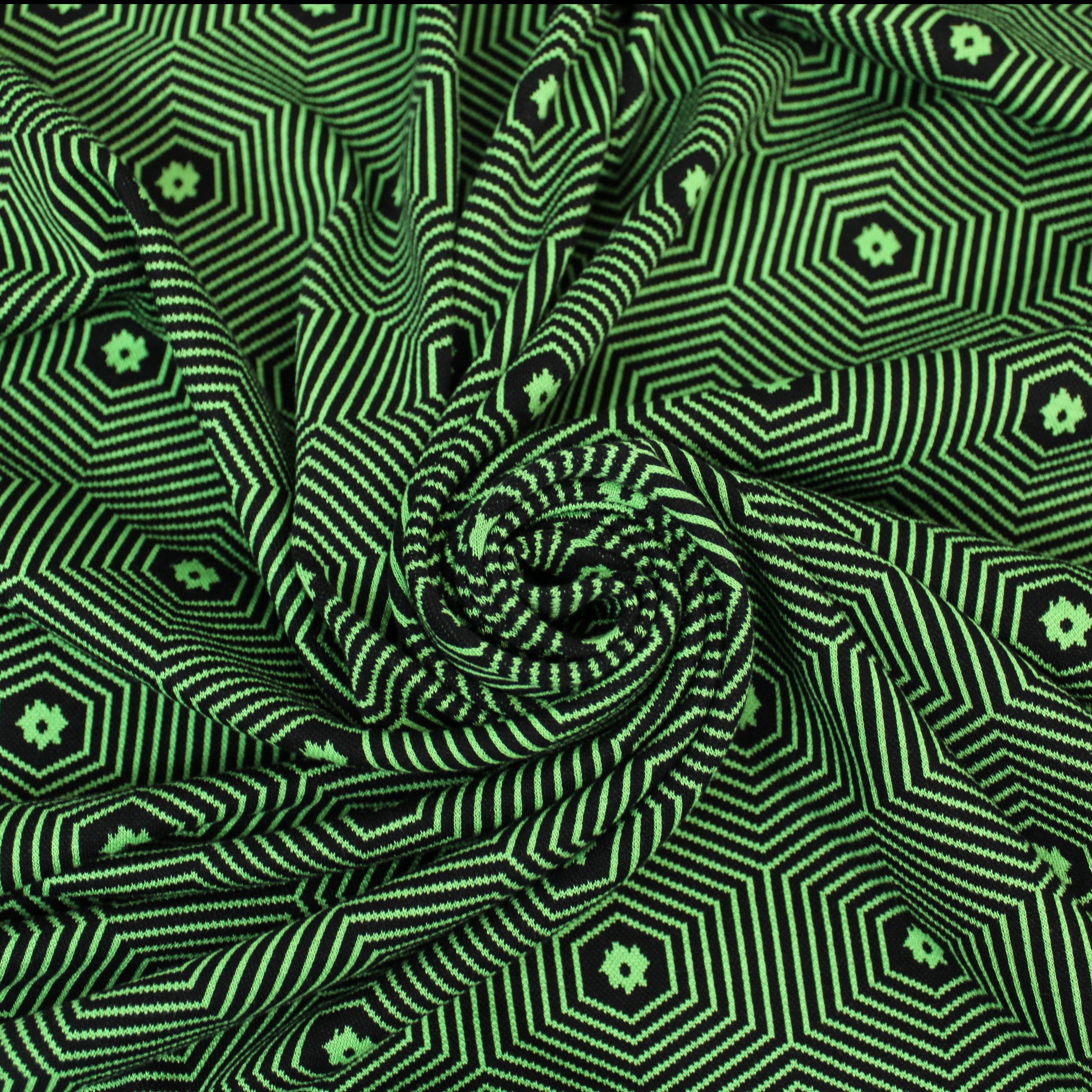 Tissu maille - imprimé géométrique - noir et vert – So Tissus